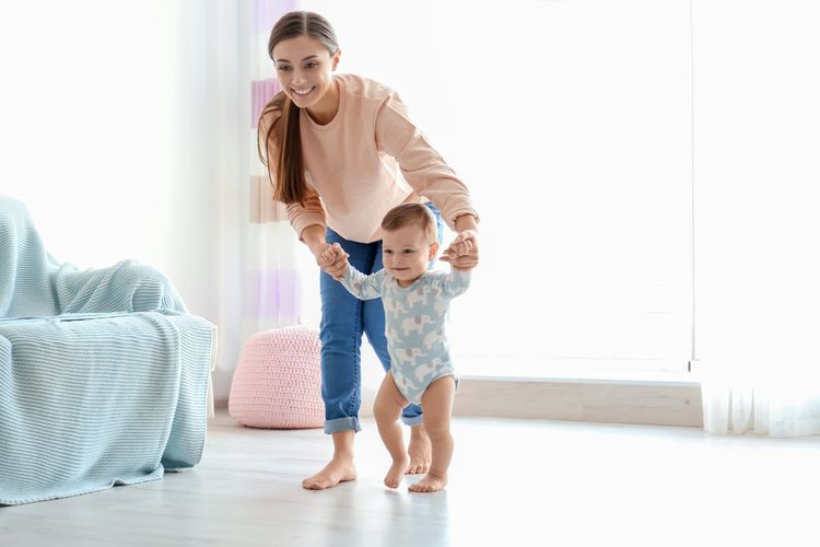 5 Tips Membantu Bayi Belajar Berjalan - Kanya.ID