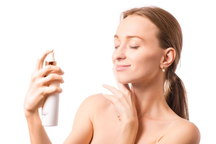 Makeup Awet Dengan Setting Spray, Ini Cara Tepat Memakainya - Kanya.ID